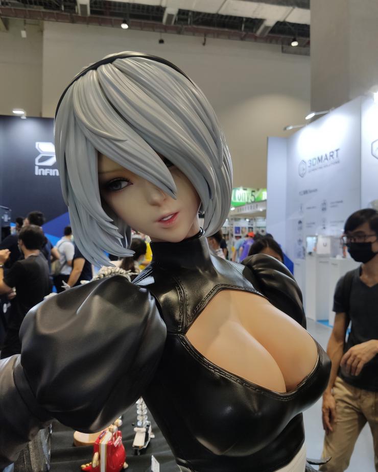 Personal Android Presented Photos Of Model 2b From Nier Automata In